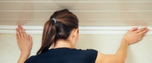 Plafond PVC : à quel prix et comment poser du PVC